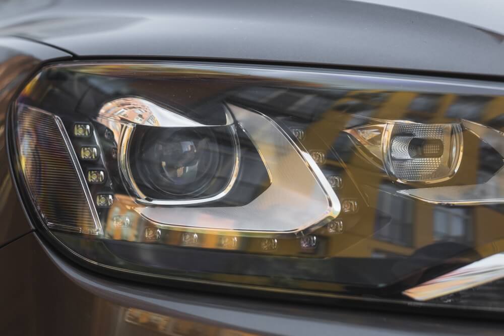 How to Replace a Car’s Headlight Bulb
